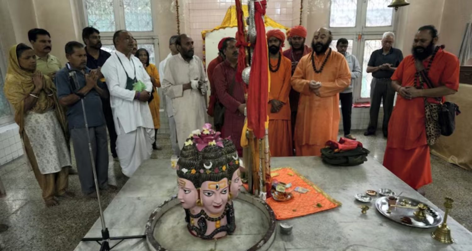Chari Mubarak taken to Shankaracharya temple