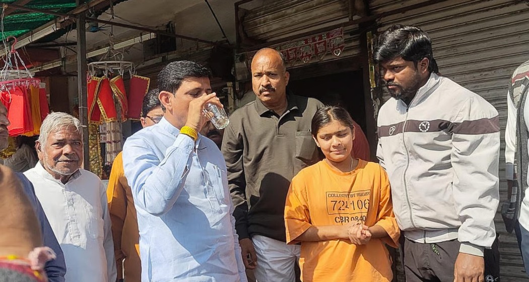 Indore mayor drinks tap water to counter contamination claims