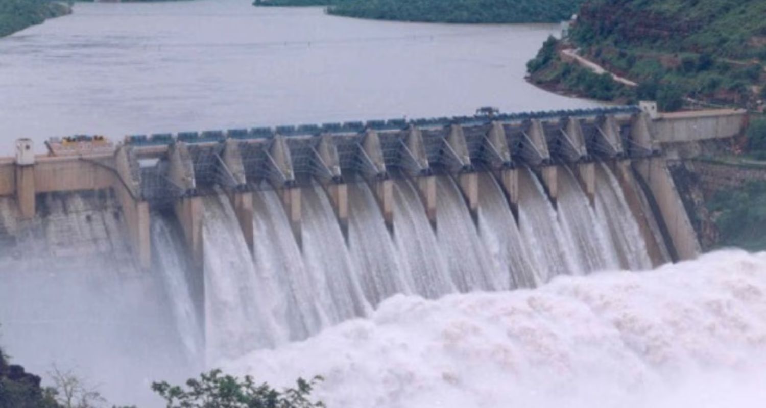 Heavy discharge from Pong Dam continues, Bhakra level drops